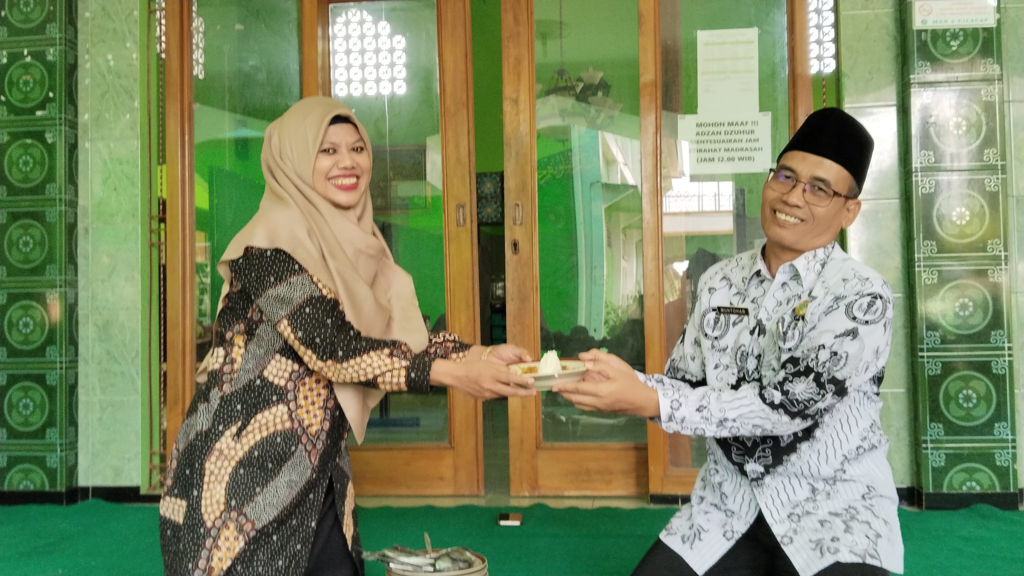 Tasyukuran Hari Guru Nasional MA Negeri 3 Cilacap Tahun 2025 - MAN 3 ...